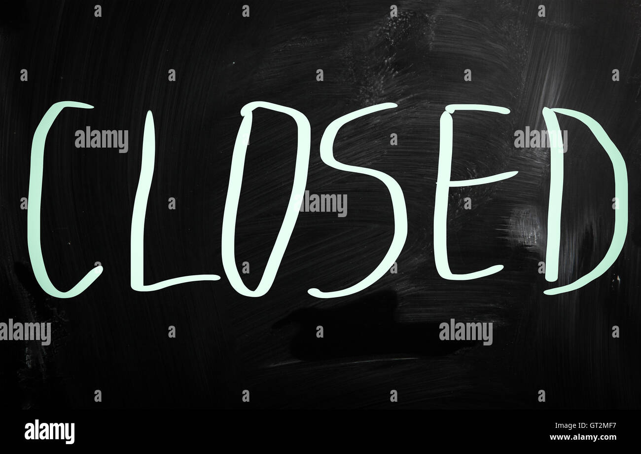 The word "Closed" handwritten with white chalk on a blackboard Stock ...
