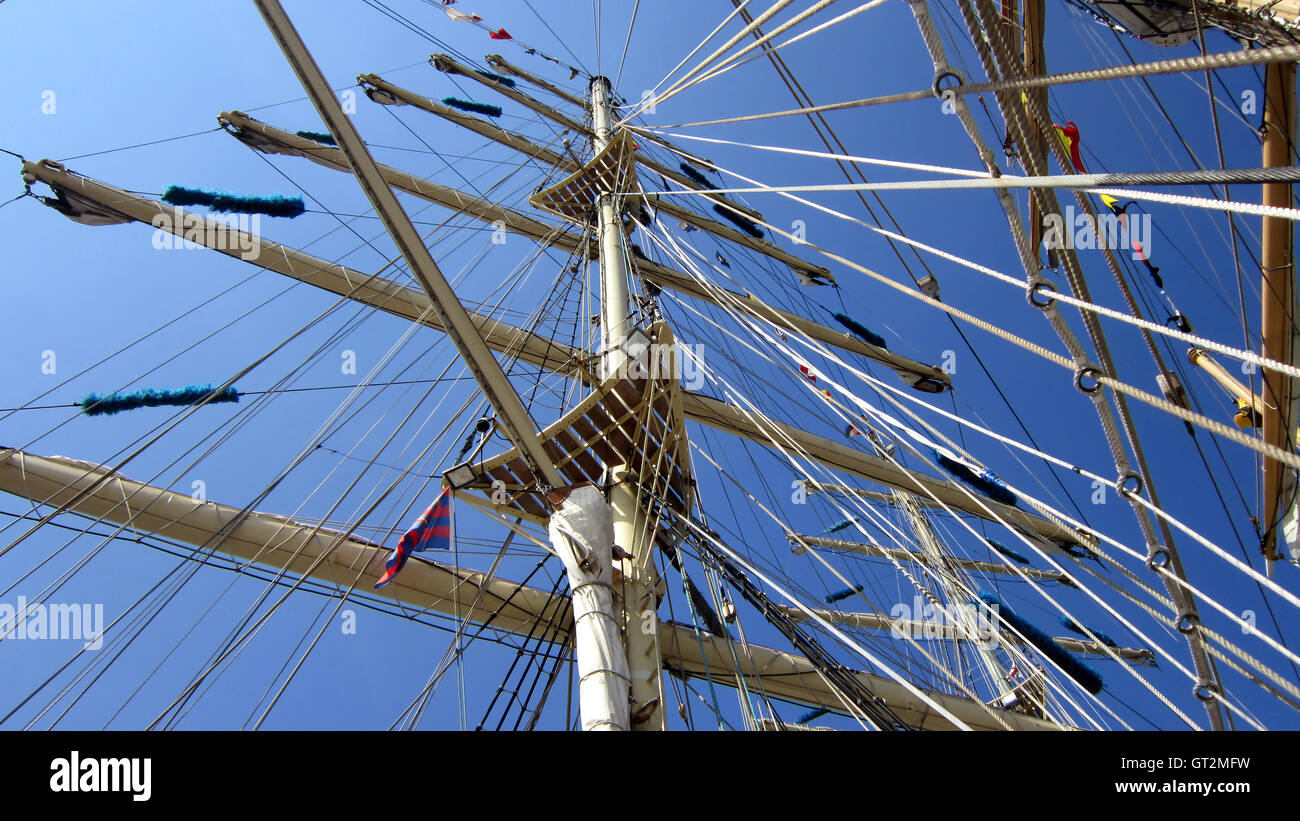 Ships mast rigging rig masts hi-res stock photography and images - Alamy