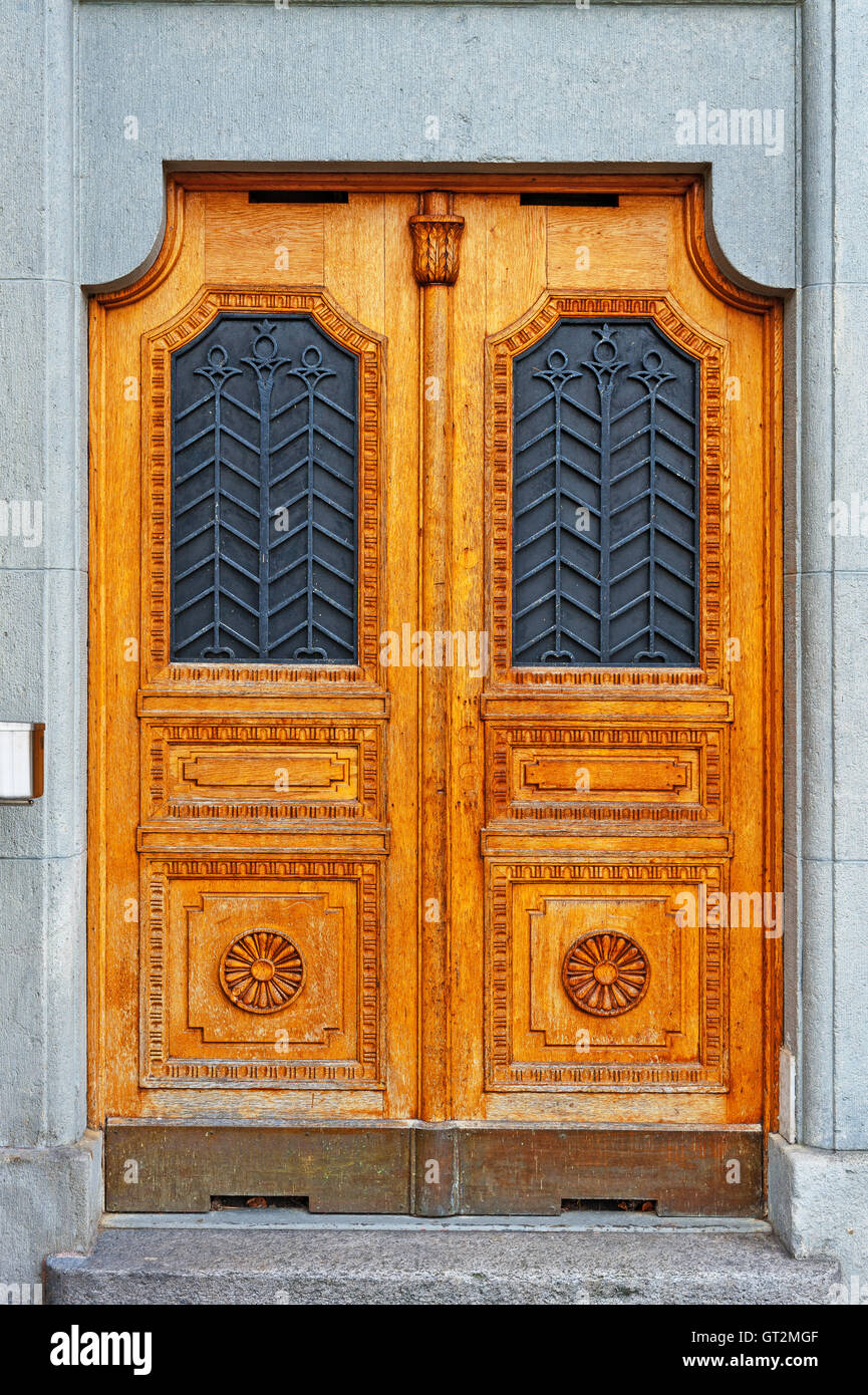 Solid door hi-res stock photography and images - Alamy