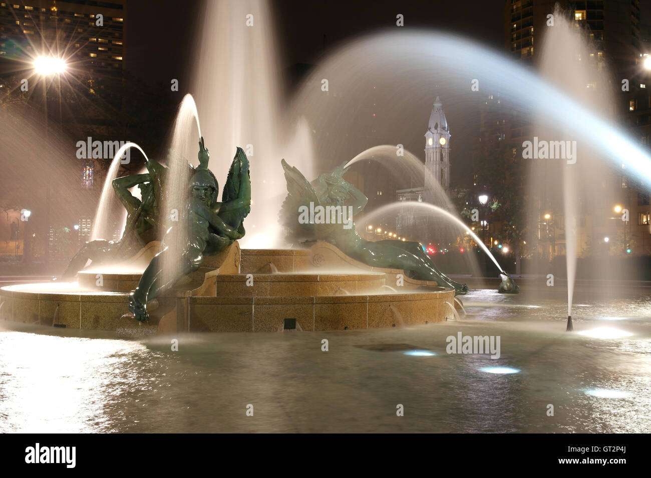 Swann memorial fountain in downtown Philadelphia at night Stock Photo ...