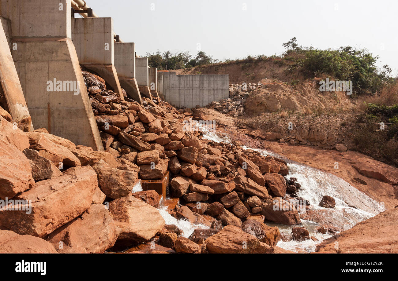 Newly built dam hi-res stock photography and images - Alamy