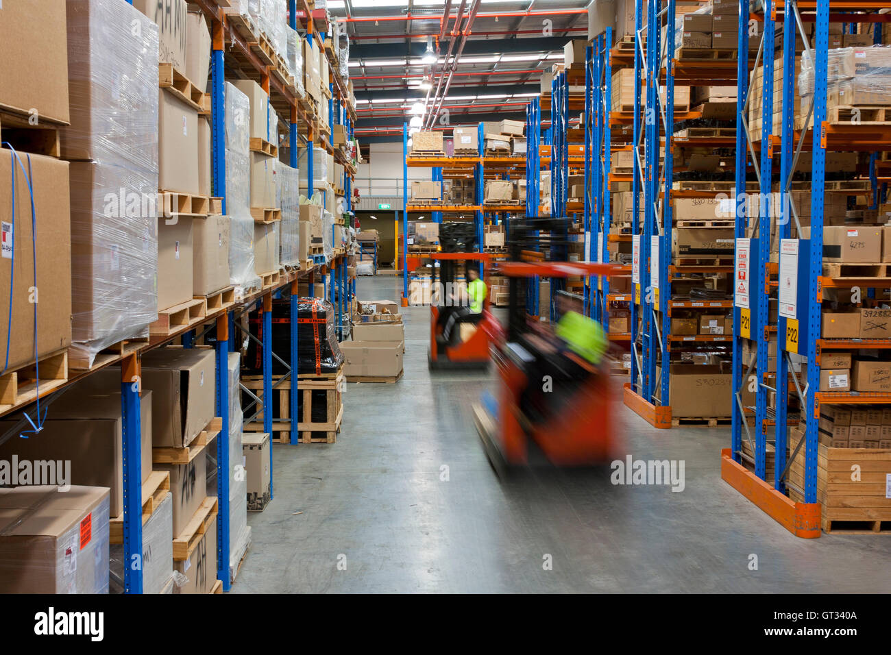 Forklift warehouse hi-res stock photography and images - Alamy