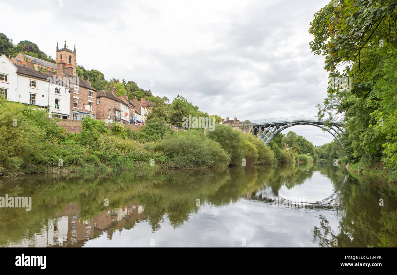The historic Iron Bridge crosses the River Severn in the Shropshire ...