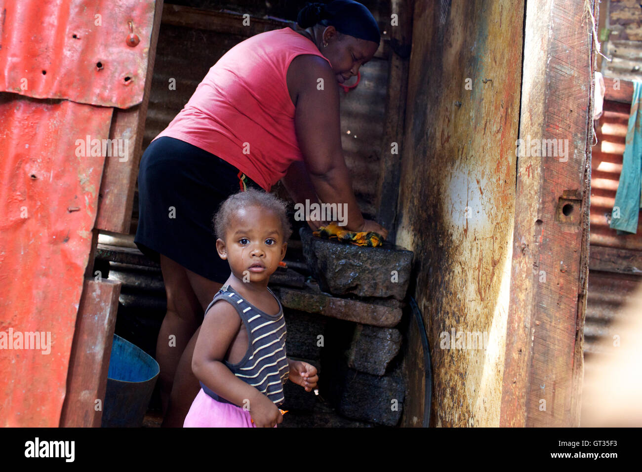 Chagos - 06/04/2012 - Mauritius - Meri-Elysee and daughter in their ...