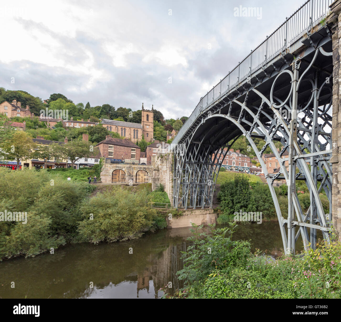 The historic Iron Bridge crosses the River Severn in the Shropshire ...