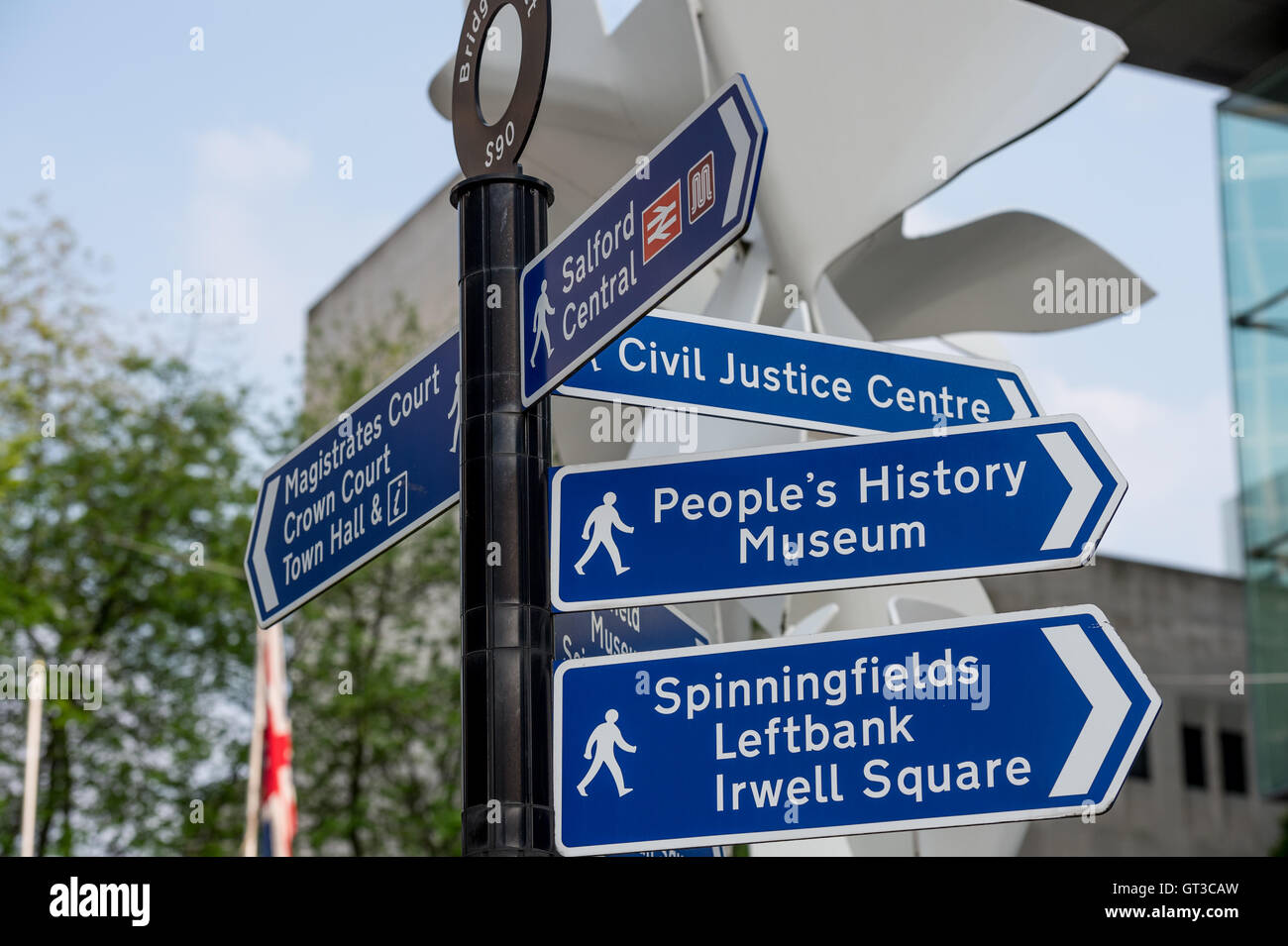Bridge Street visitors signs and directions to the courts, Manchester ...