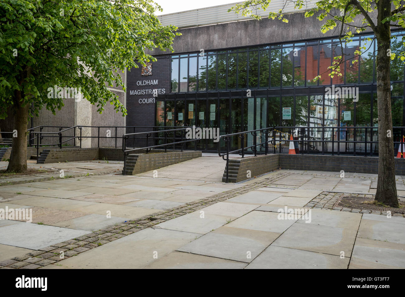 The front entrance of Oldham Magistrates Court Stock Photo - Alamy