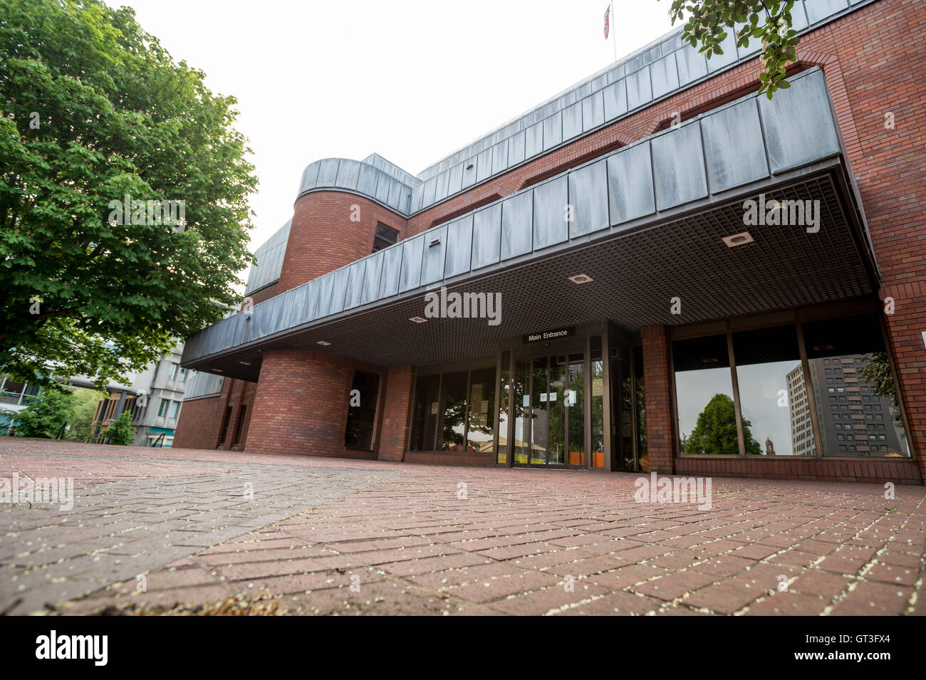 The front entrance of Stockport Magistrates Court Stock Photo - Alamy