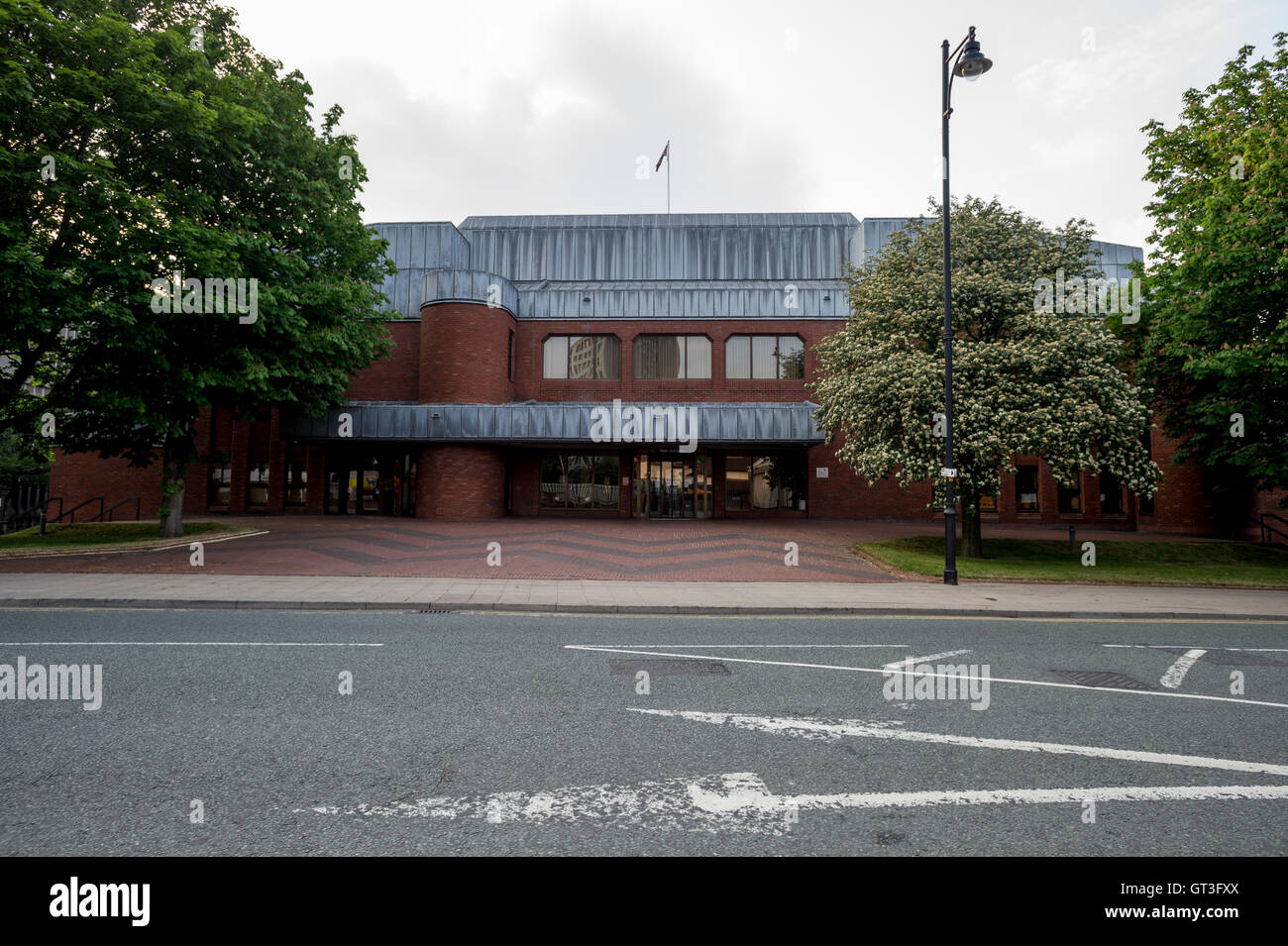 The front entrance of Stockport Magistrates Court Stock Photo - Alamy