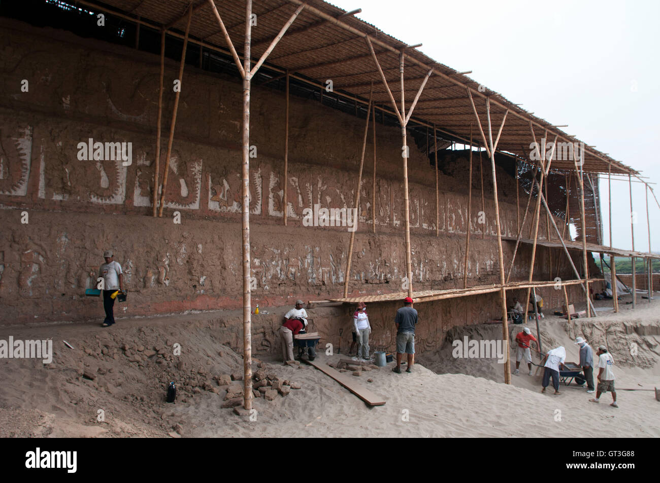 Huacas de moche temple hi-res stock photography and images - Alamy