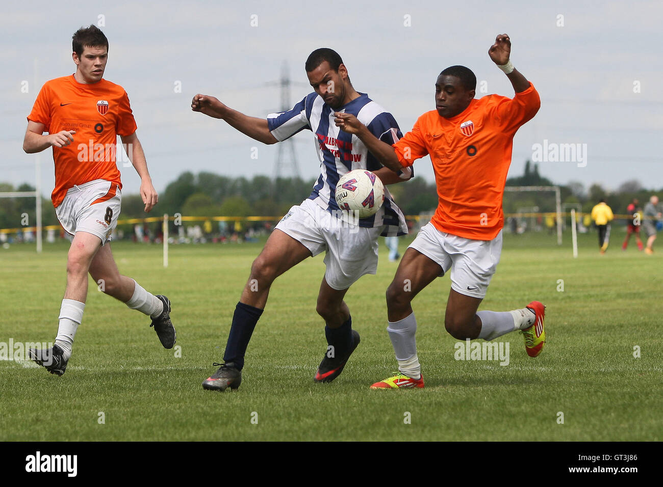 Albion Manor (blue/white) vs Reach Out - Hackney & Leyton Sunday League ...