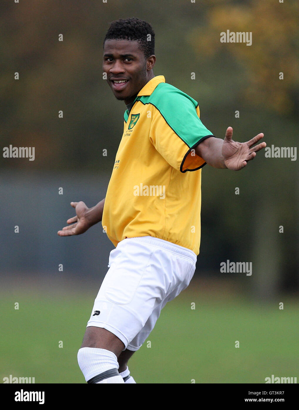 Bancroft United (yellow) vs Black Meteors - Hackney & Leyton Sunday ...