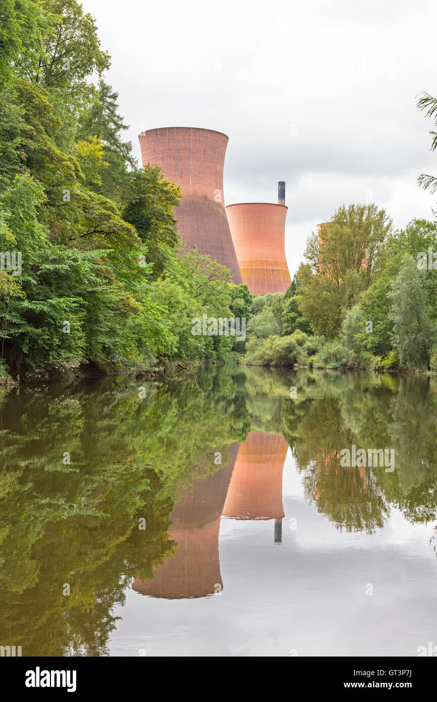Buildwas power station cooling towers hi-res stock photography and ...