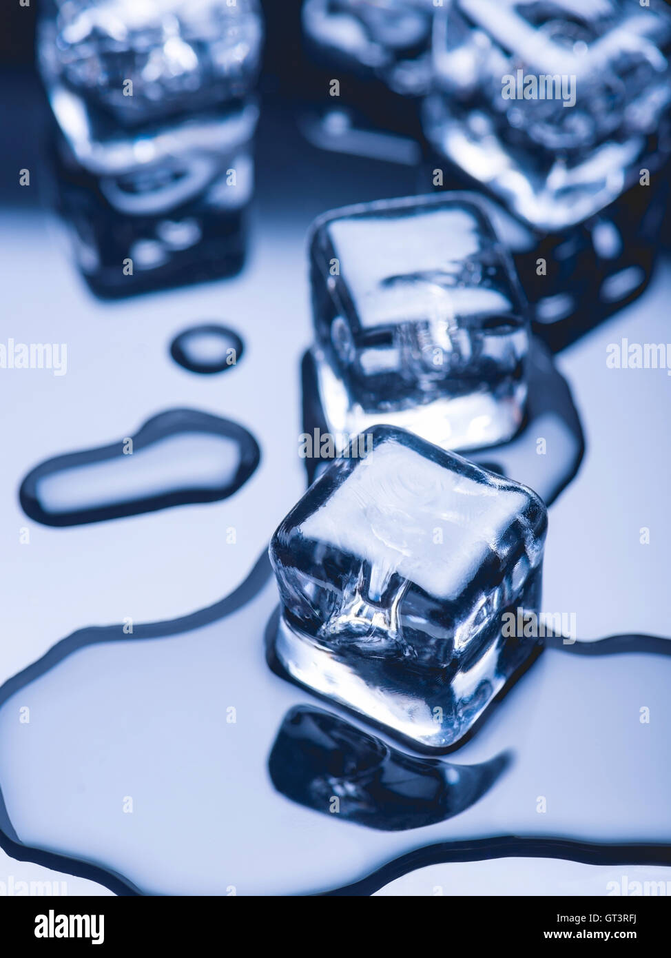 Melted ice cube hi-res stock photography and images - Alamy
