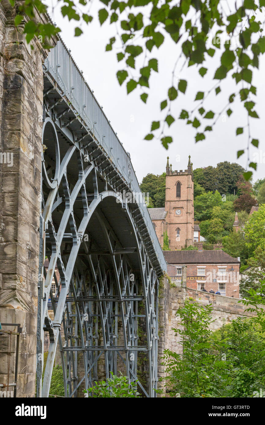 The historic Iron Bridge crosses the River Severn in the Shropshire ...