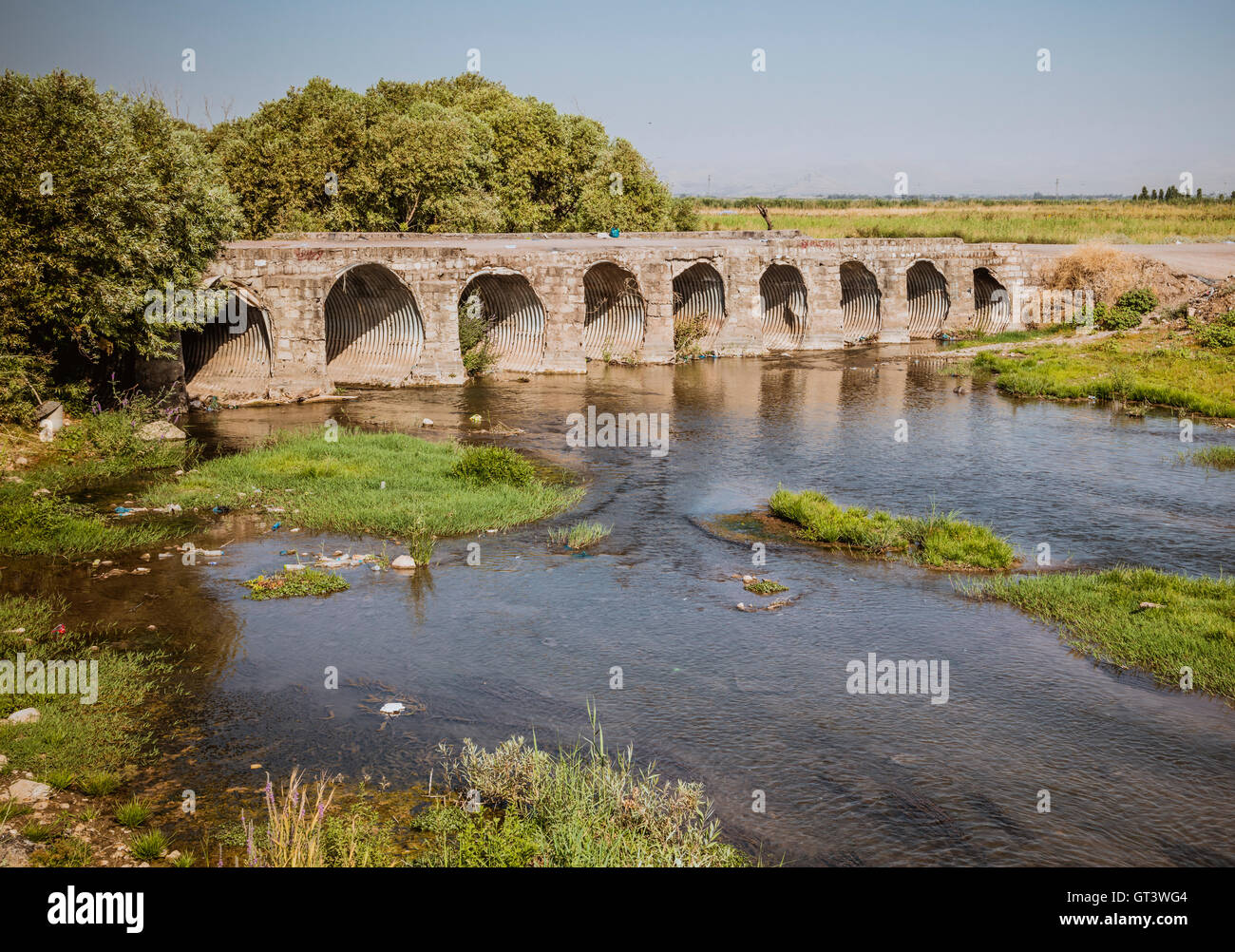 Old Bridge in Iraqi Countryside near Sulaimanya city Stock Photo - Alamy