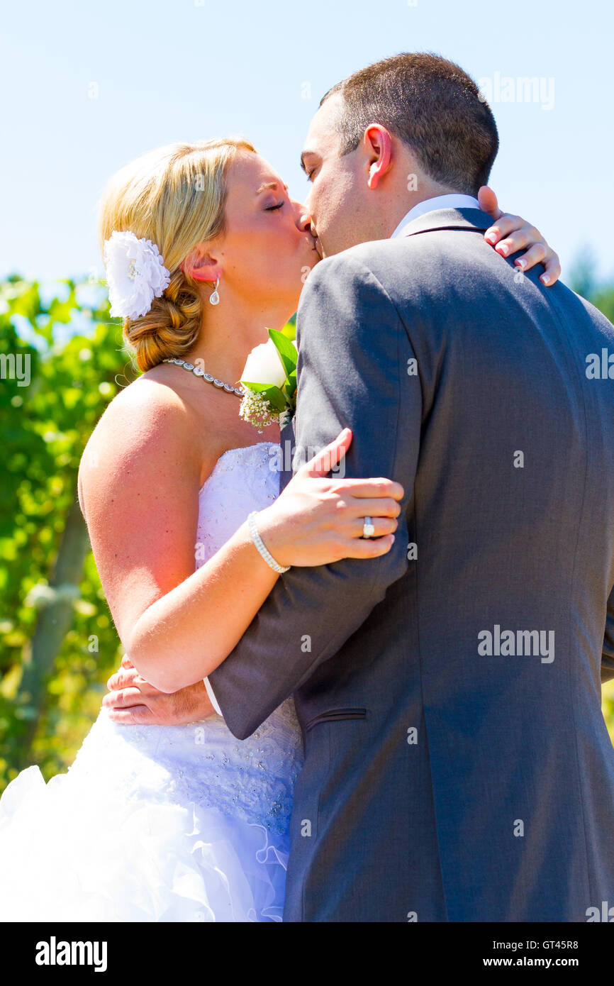 Bride and Groom Romantic Kiss Stock Photo - Alamy