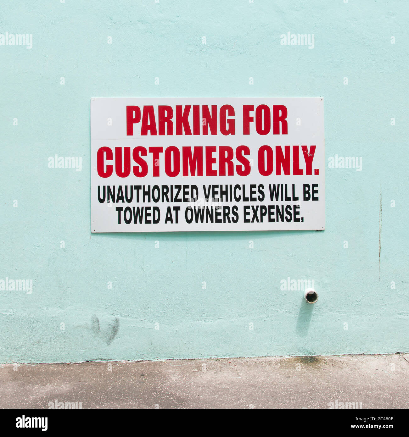 Customer parking only sign Stock Photo - Alamy
