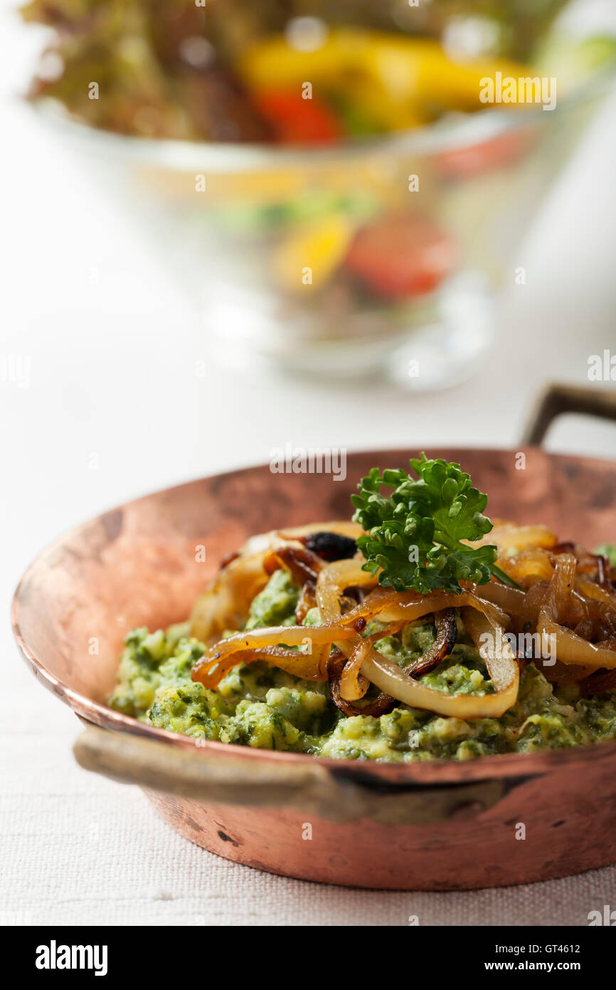 bavarian spinach spaetzle pasta dish Stock Photo - Alamy
