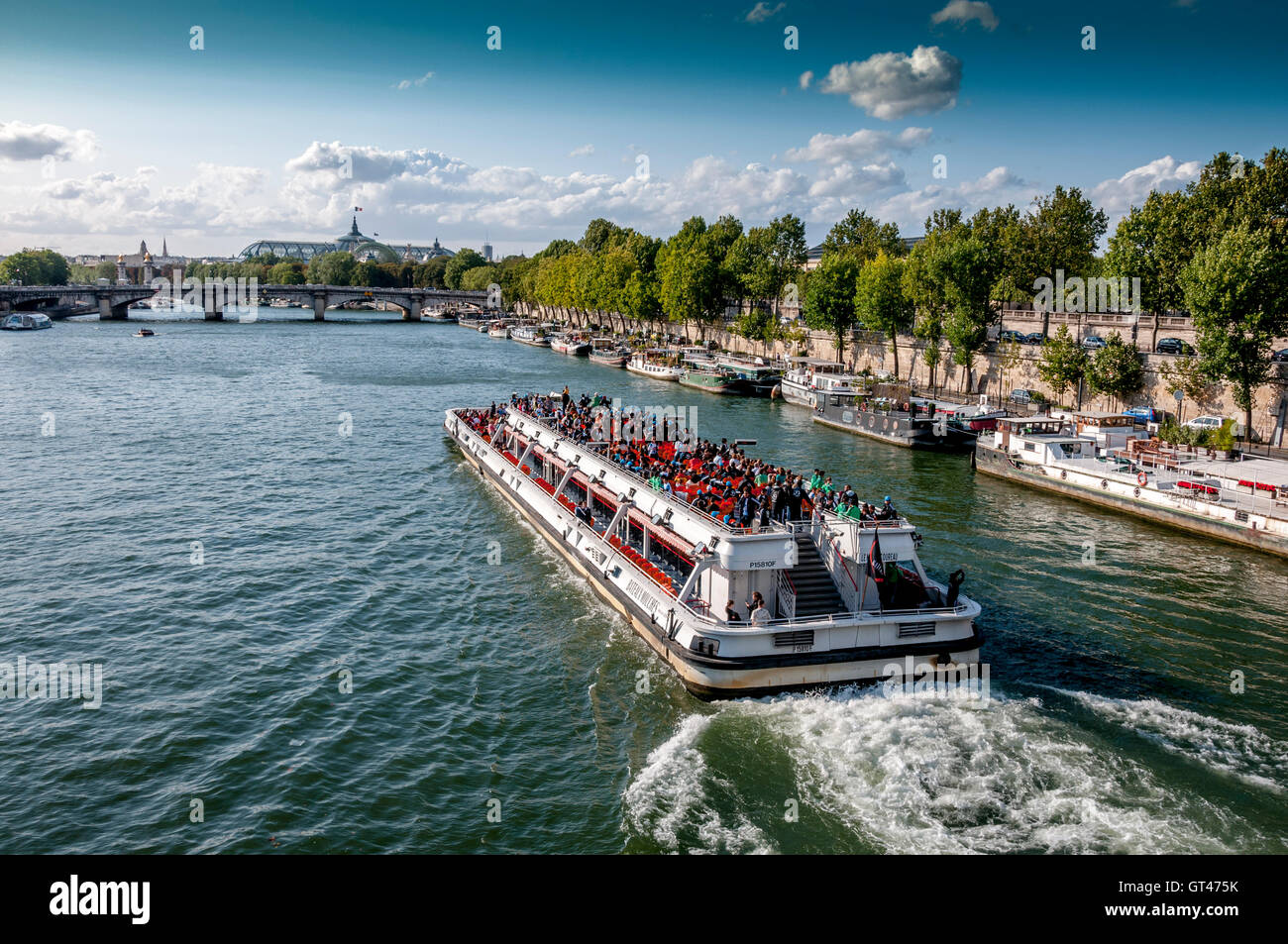 Barges on the seine river hi-res stock photography and images - Alamy