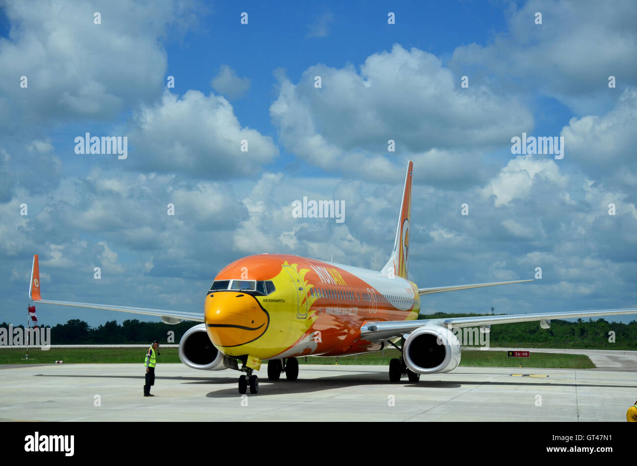 Thai aircraft marshaller marshalling and visual signalling between ...