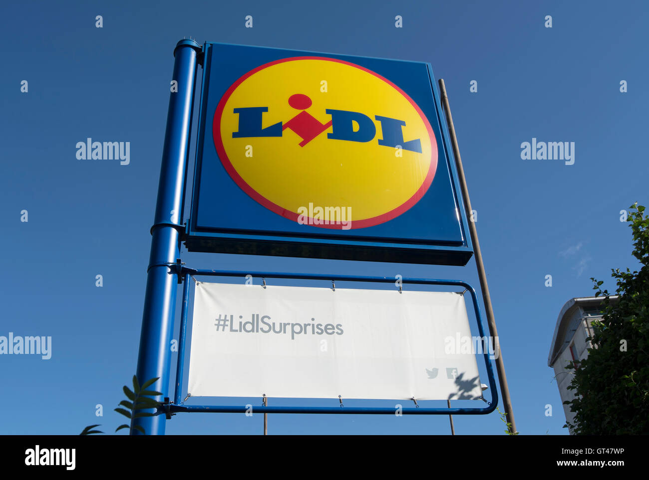 Lidl signs hi-res stock photography and images - Alamy