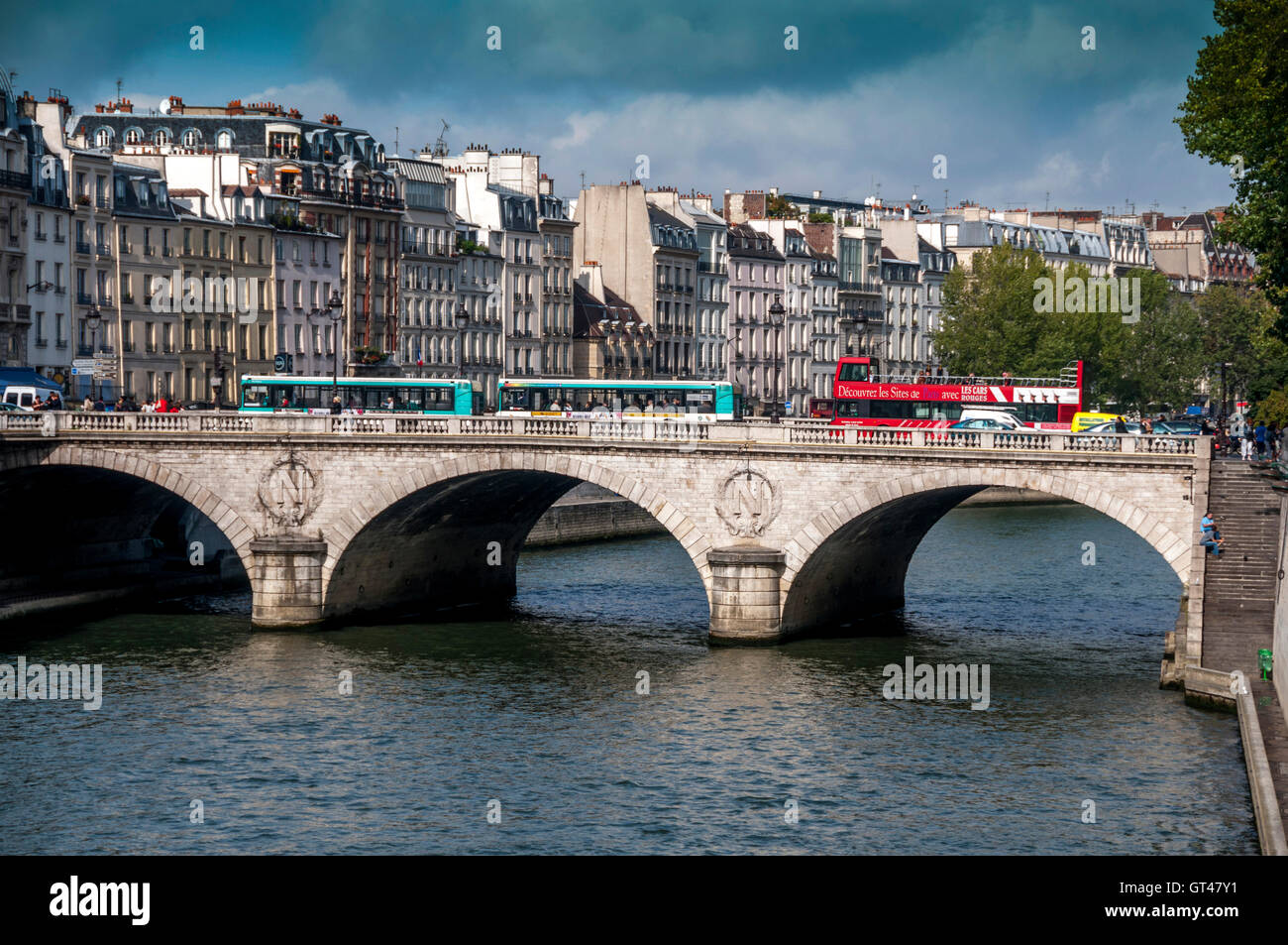 Pont saint michel paris hi-res stock photography and images - Alamy