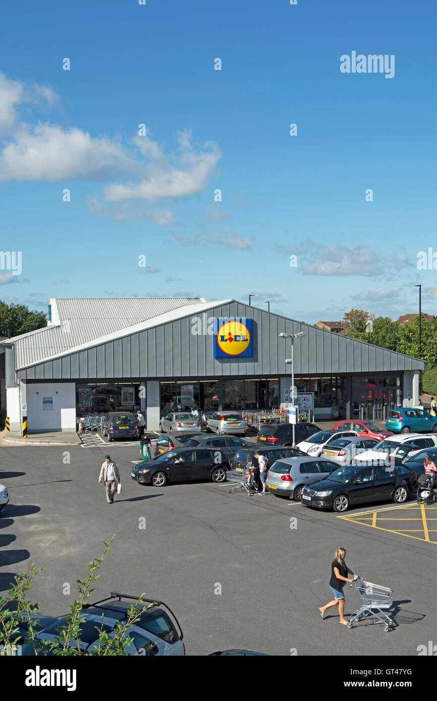 car park and exterior of a lidl supermarket in feltham, middlesex ...