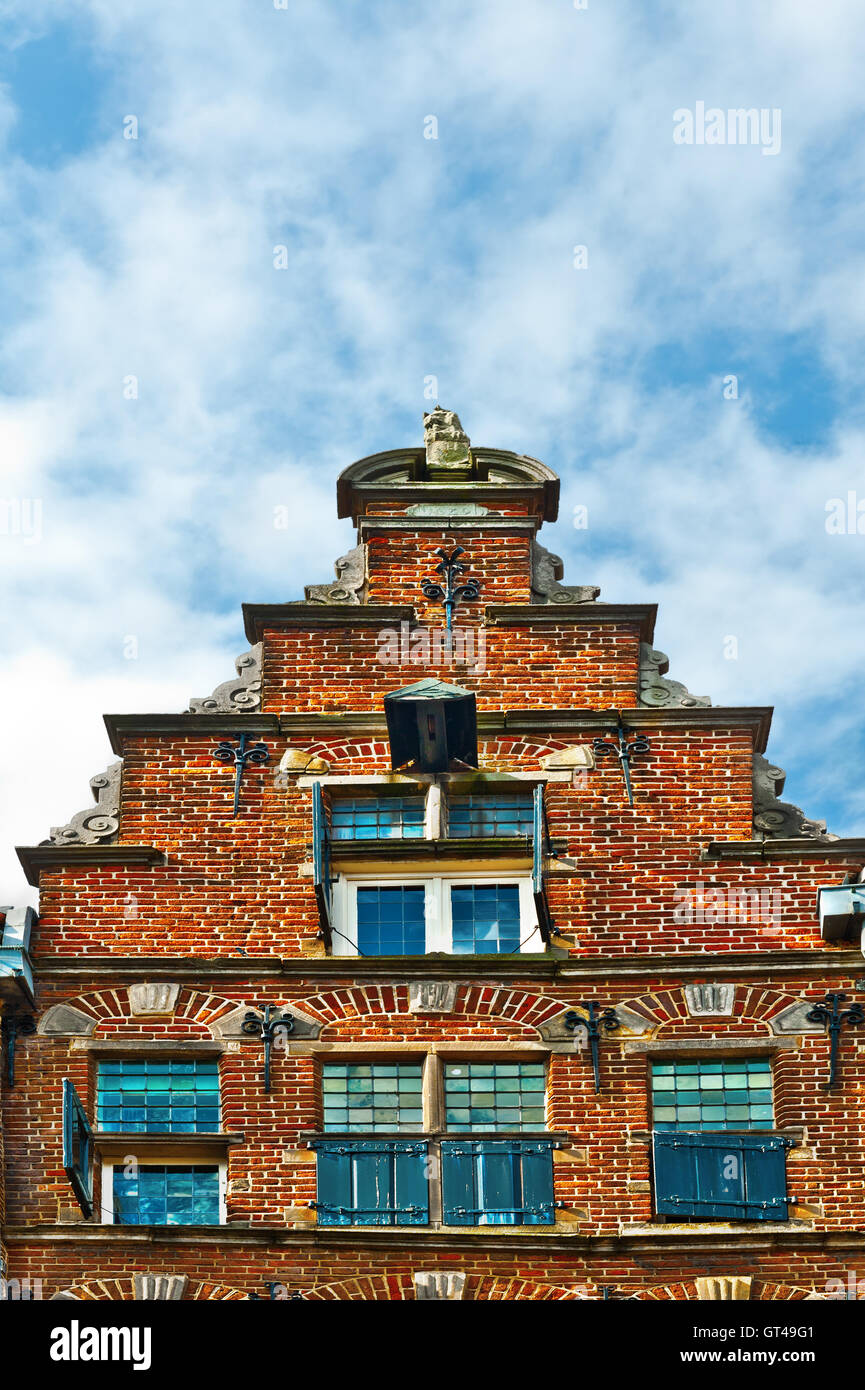 Brick wall pediment old hi-res stock photography and images - Alamy