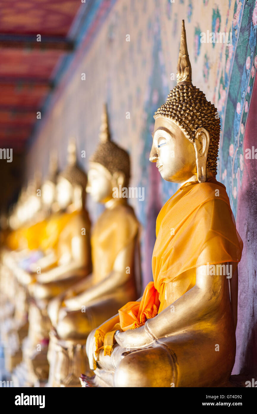 Meditation statue hi-res stock photography and images - Alamy