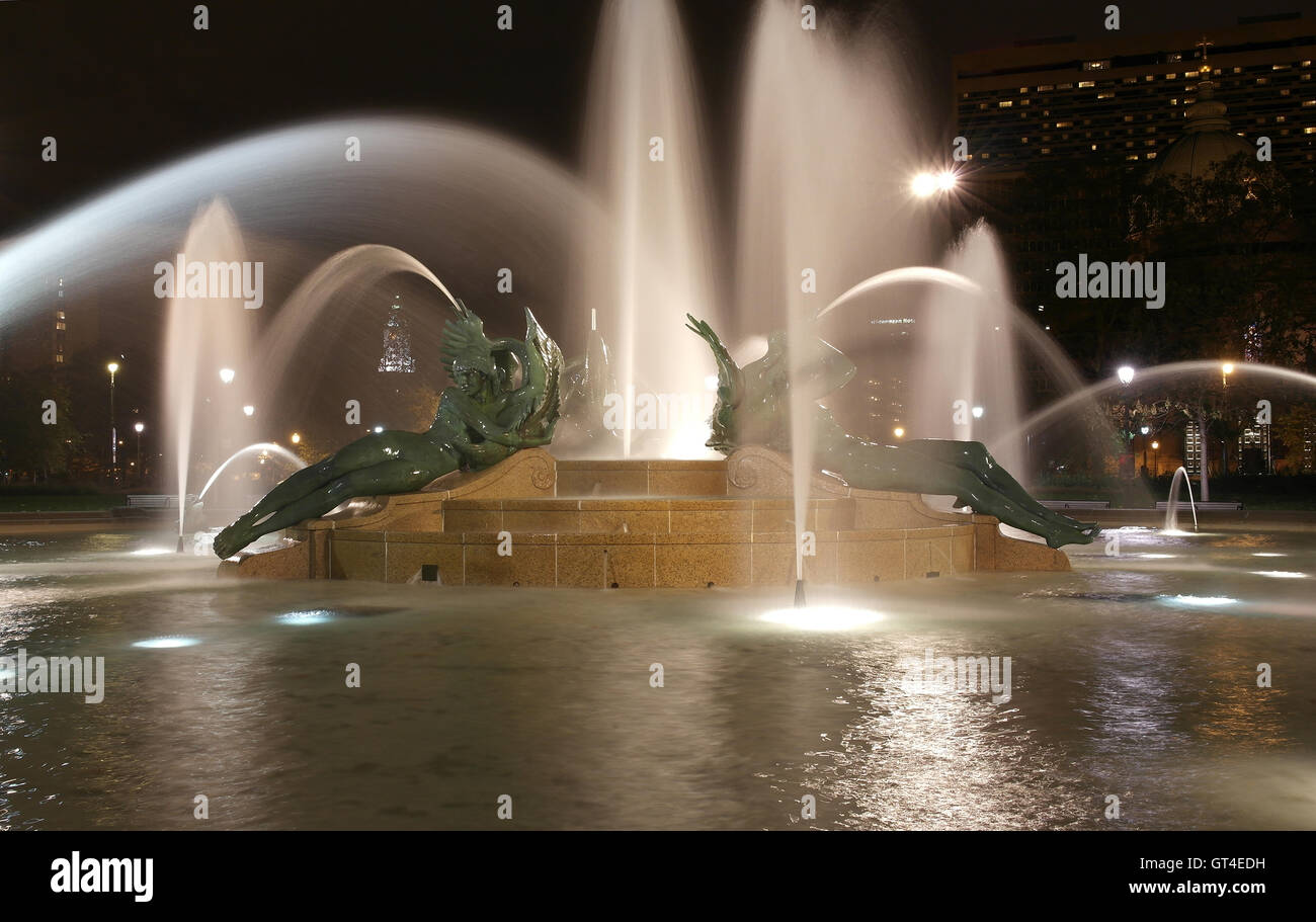 Swann memorial fountain in downtown Philadelphia at night Stock Photo ...