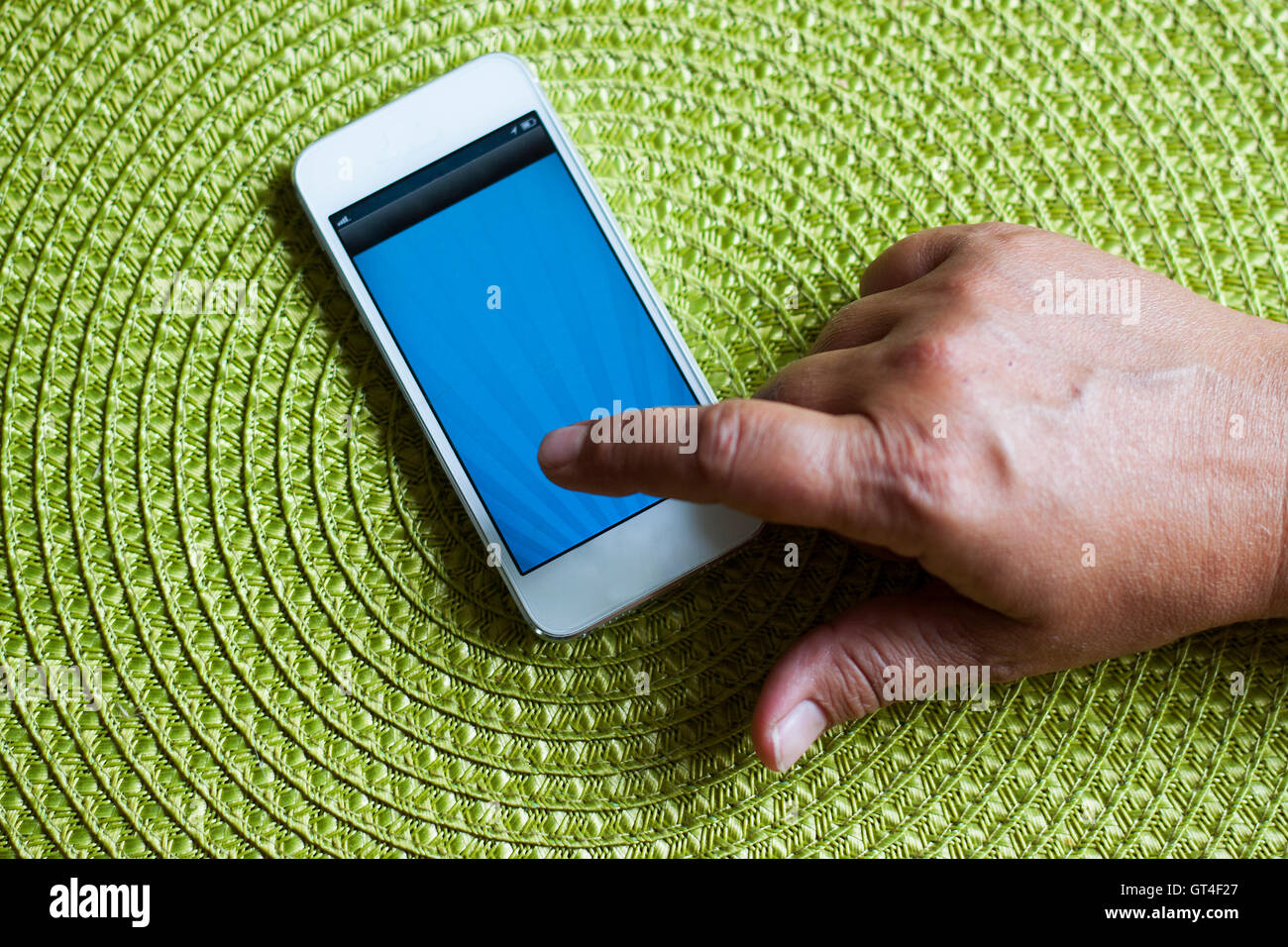 Hand using smartphone Stock Photo - Alamy