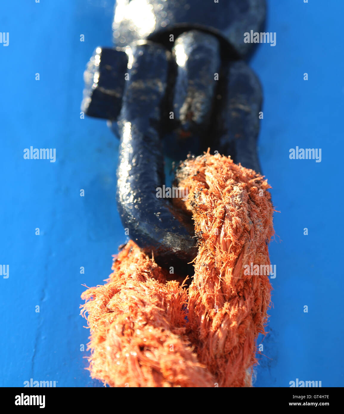 Metal Shackles Joining Ropes Stock Photo - Alamy