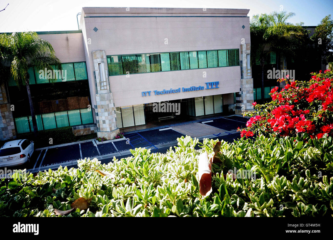 School accreditation hi-res stock photography and images - Alamy