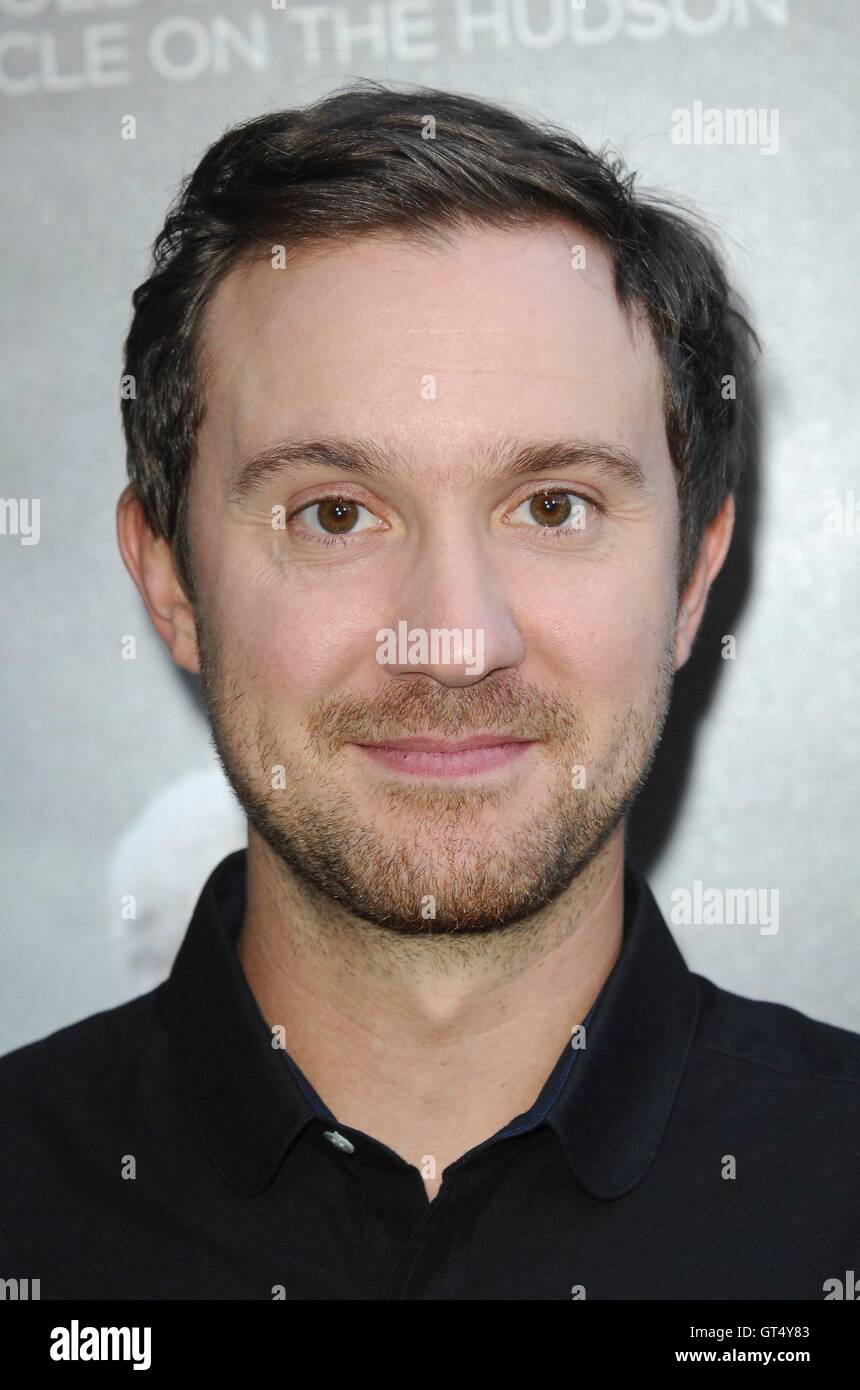 Sam huntington sully premiere premiere hi-res stock photography and ...