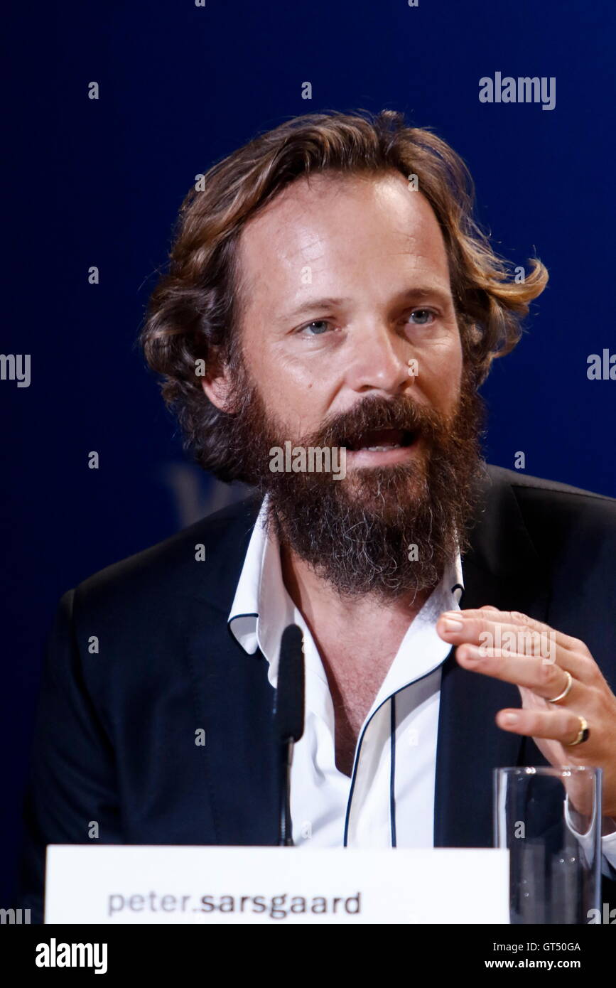 Toronto, Canada. 08th Sep, 2016. Actor Peter Sarsgaard attends the ...