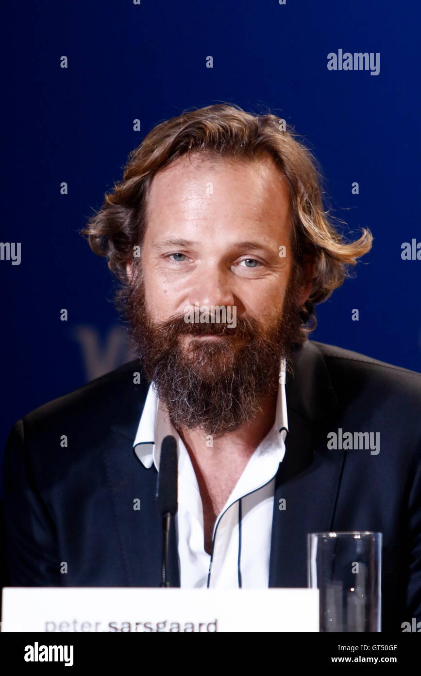 Toronto, Canada. 08th Sep, 2016. Actor Peter Sarsgaard attends the ...