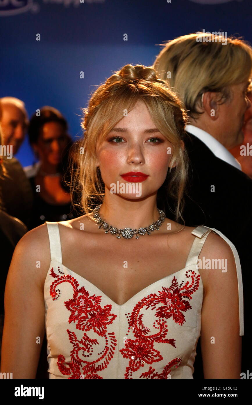 Toronto, Canada. 09th Sep, 2016. Actress Haley Bennett attends the ...