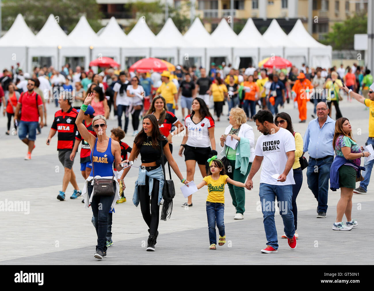 Rio de Janeiro, Brazil. 9th September, 2016. Spectators visit the ...