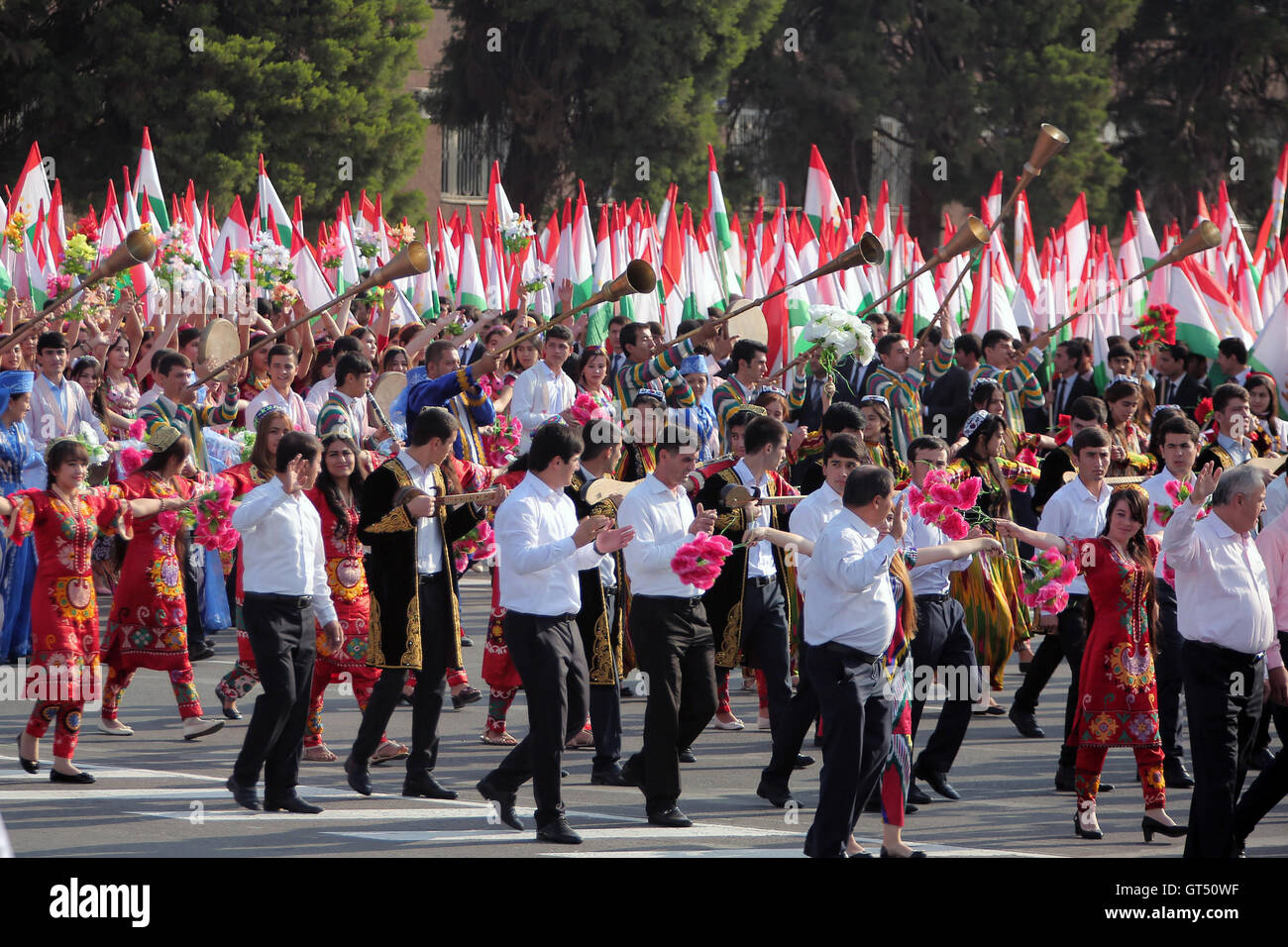 Dushanbe, Tajikistan. 9th Sep, 2016. People participate in a parade ...