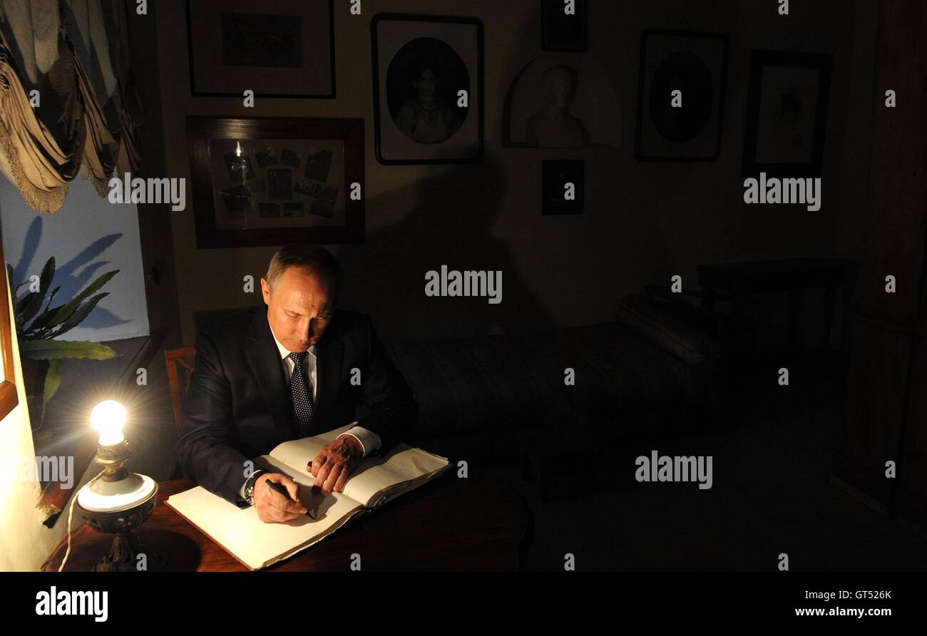 Vladimir putin book hi-res stock photography and images - Alamy