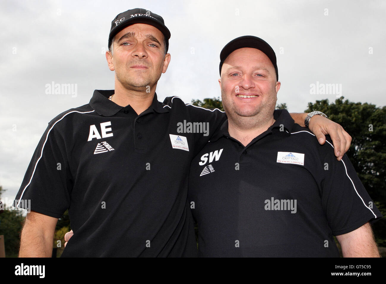 FC Metwin pose for a team photo - Hackney & Leyton League Sunday ...