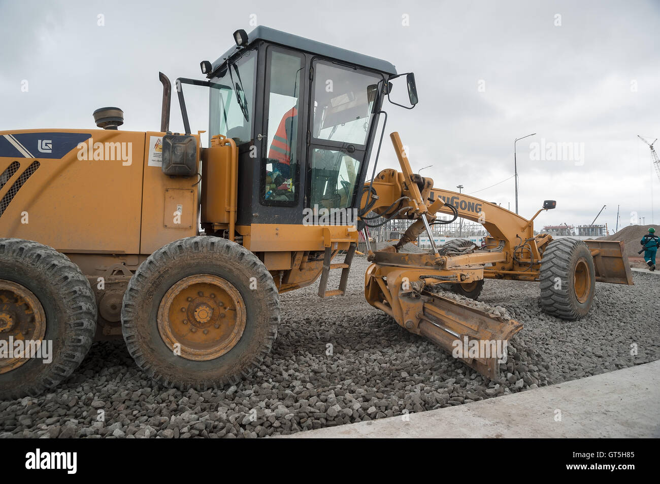 Leveling gravel hi-res stock photography and images - Alamy