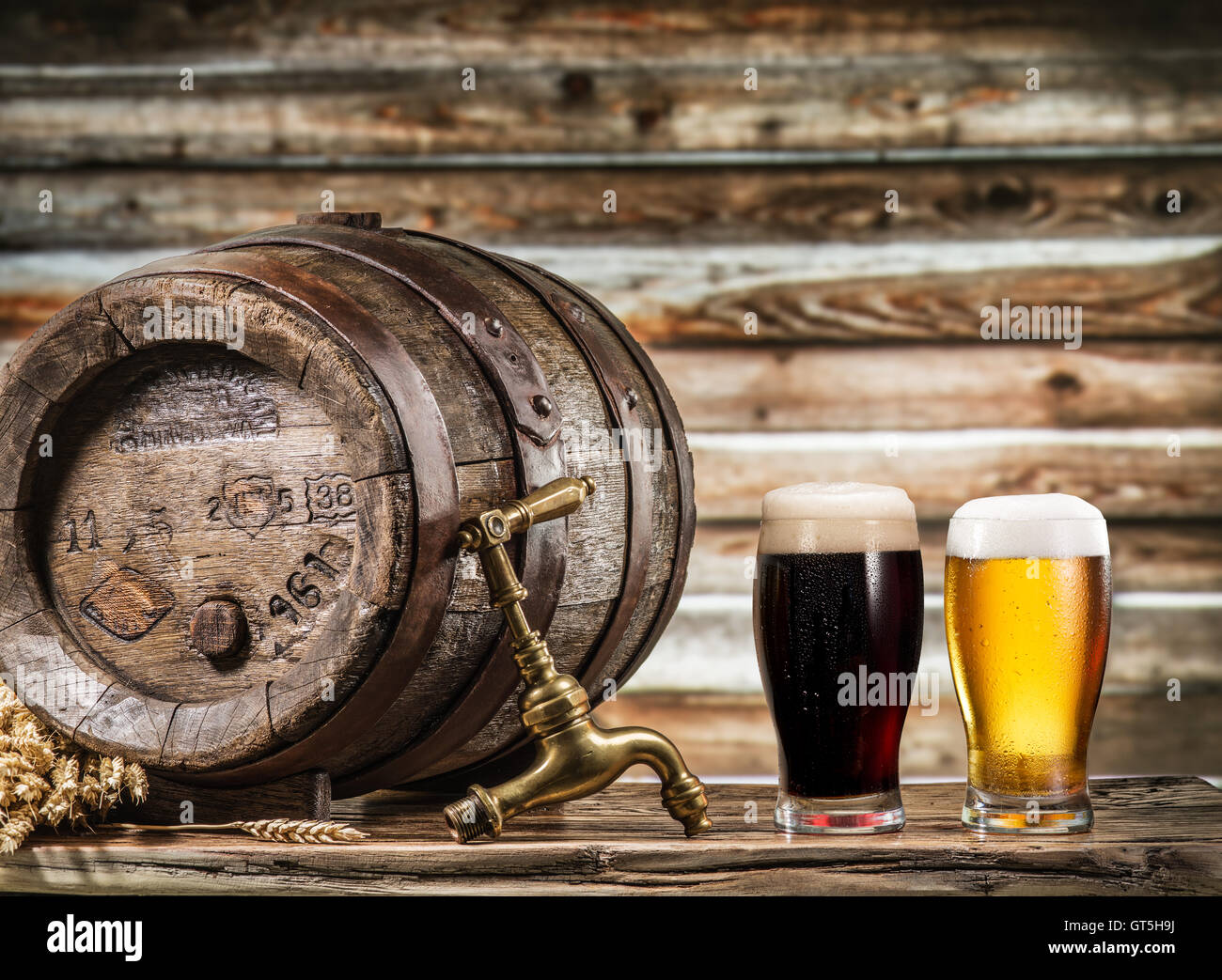 Brewery table hi-res stock photography and images - Alamy