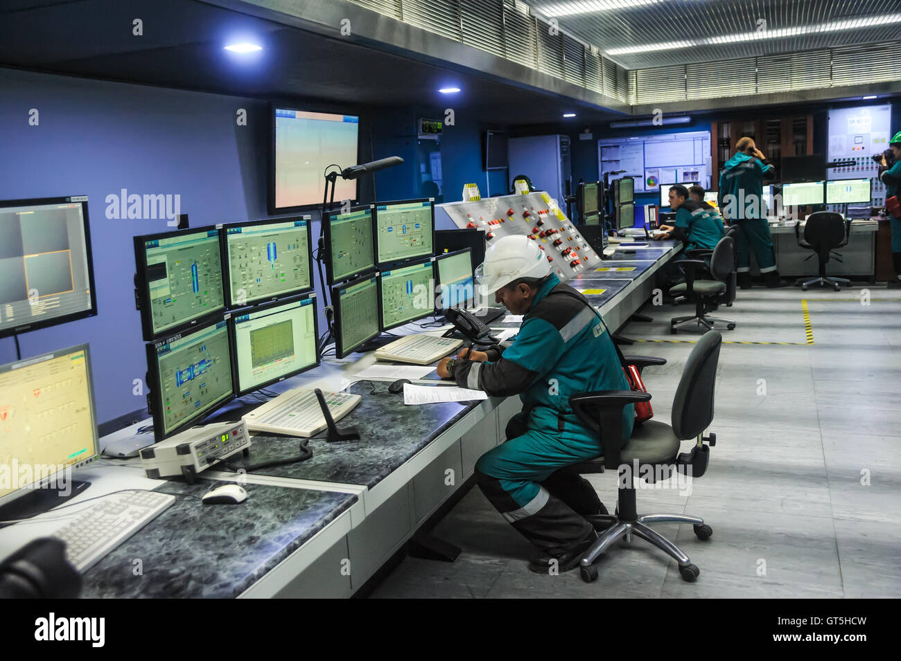 Petrochemical plant control room hi-res stock photography and images ...