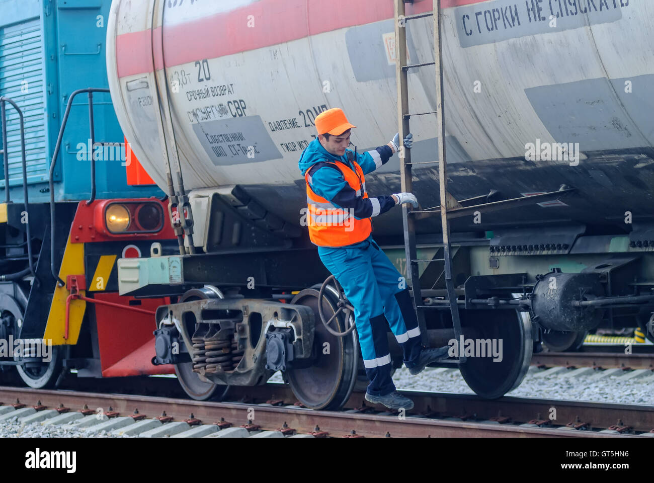 Train shunting cars hi-res stock photography and images - Alamy