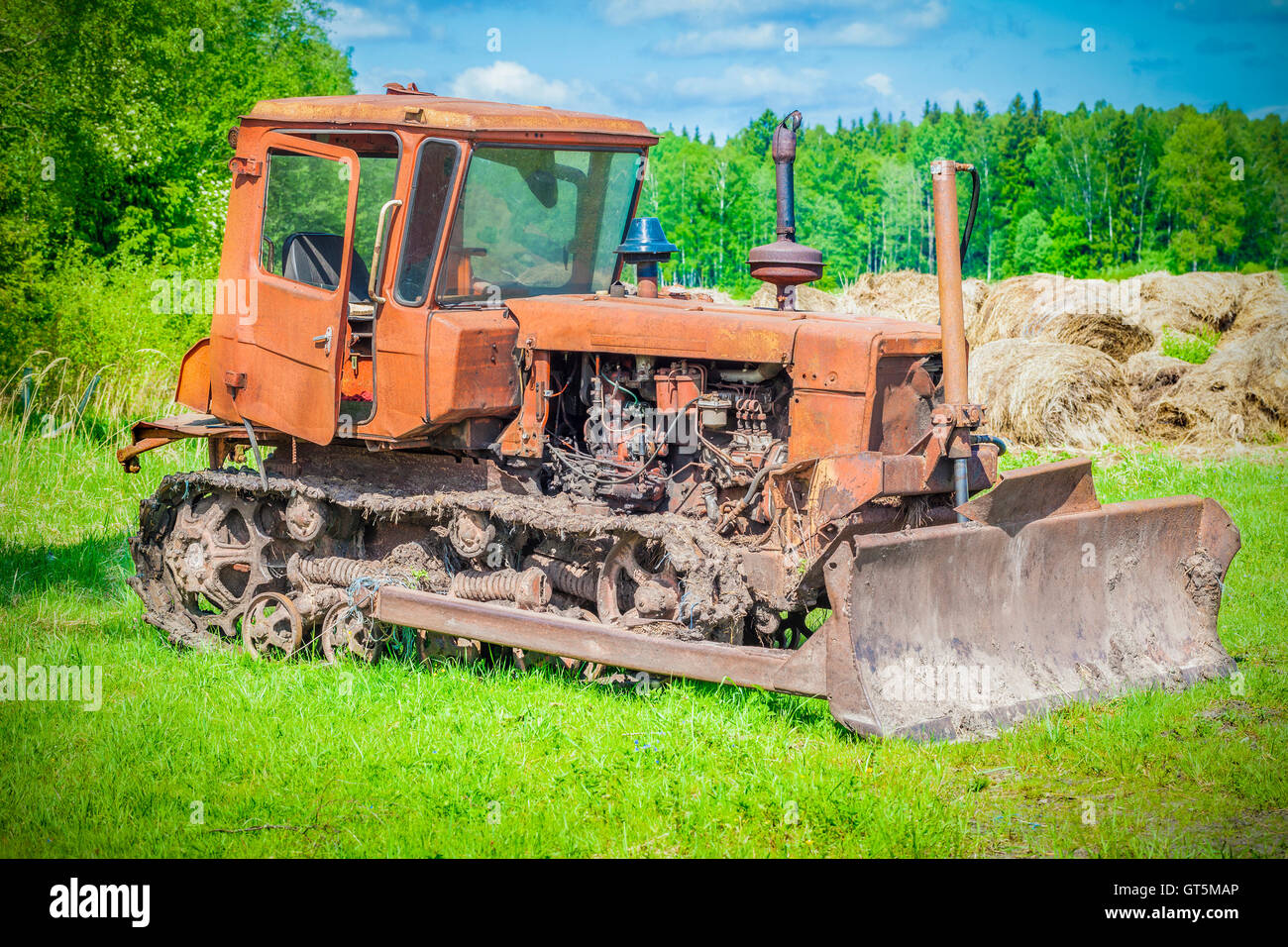 Old,abandoned,rusty bulldozer on the field Stock Photo - Alamy