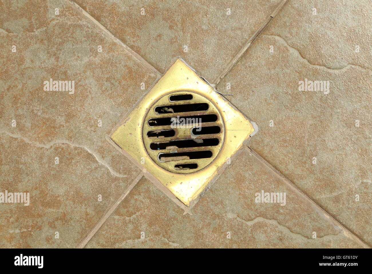 sewer grate drain water Stock Photo - Alamy
