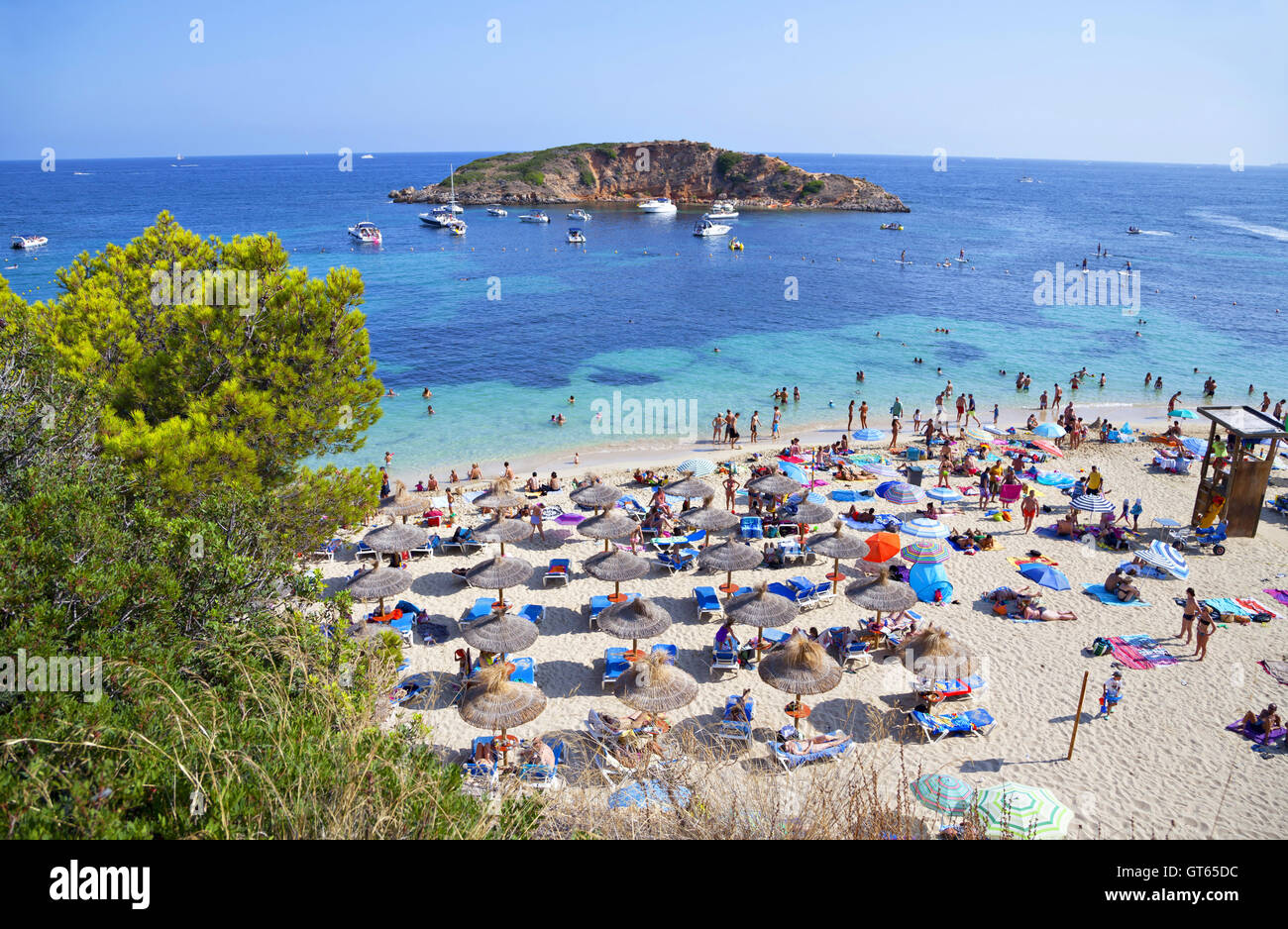 Well-known and popular Portals Nous (Playa Oratorio) beach in Majorca ...