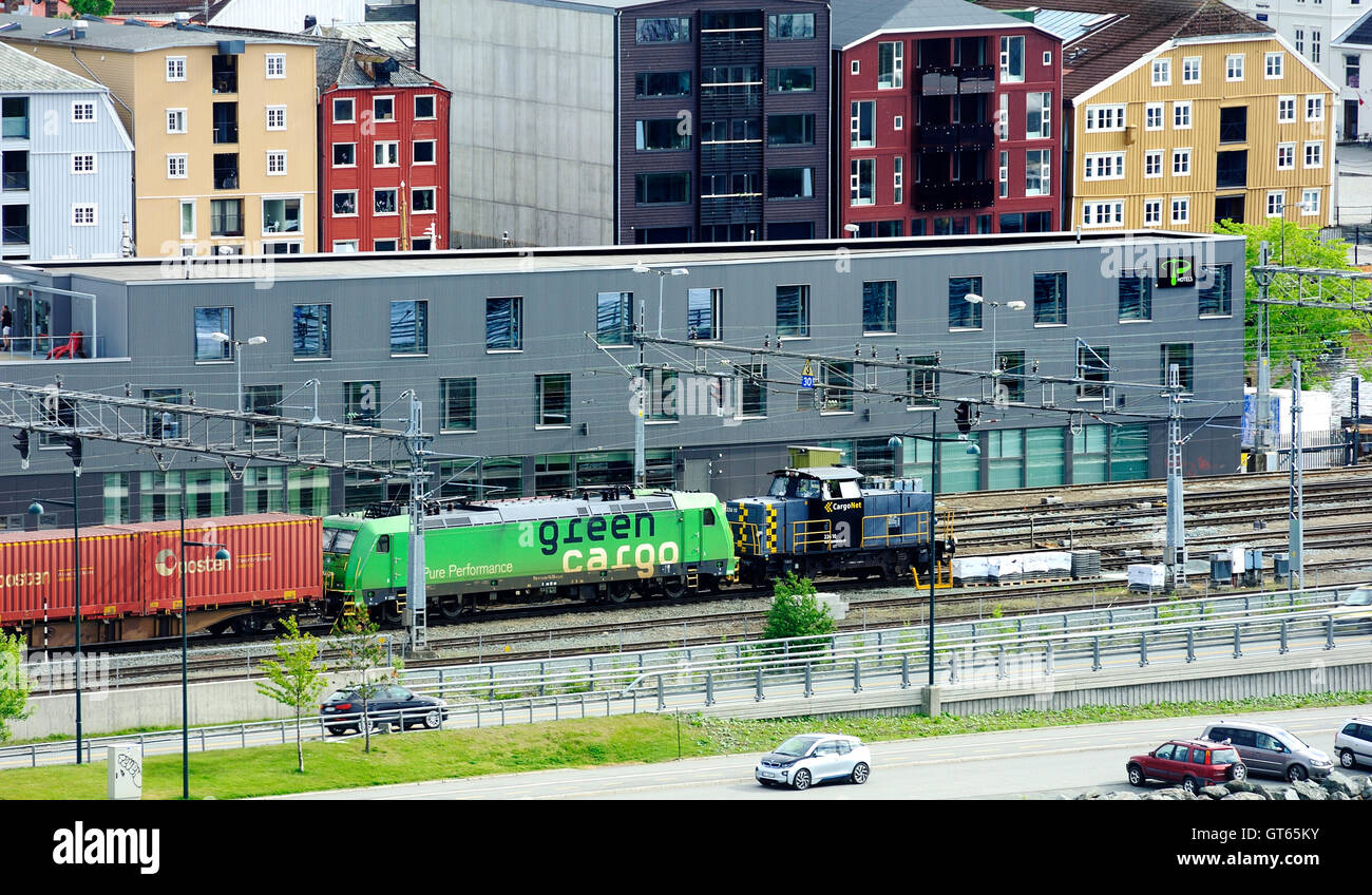 Post train being pushed into position Stock Photo - Alamy